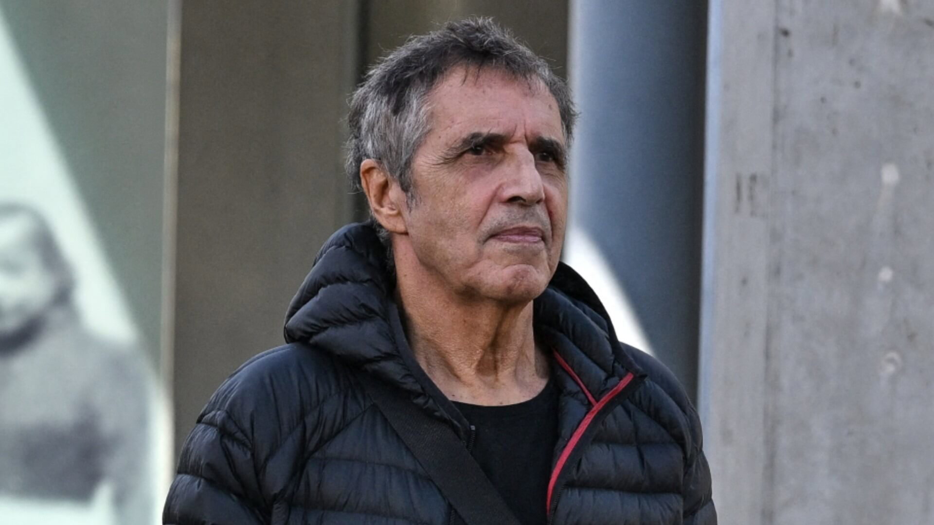 Julien Clerc évoque sa famille singulière : "Mon fils est plus jeune ...