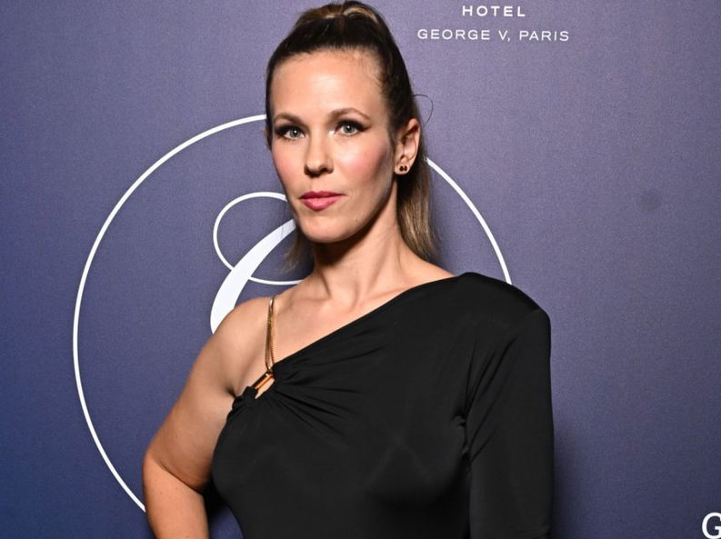 Lorie Pester choquée par l'une de ses anciennes interviews sur TF1 : : "Deux mecs qui posent des ...