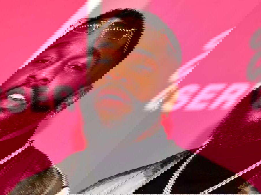 Tayc papa pour la deuxième fois : son annonce inattendue en plein concert