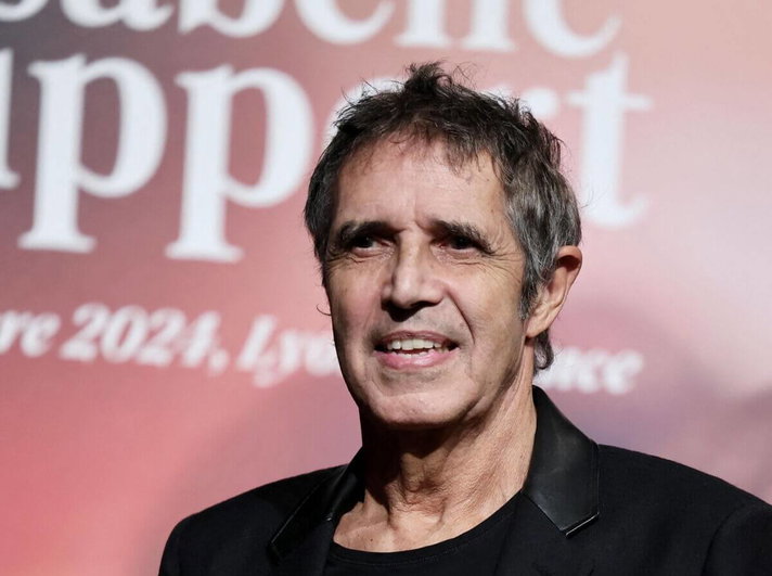 Julien Clerc évoque sa famille singulière : "Mon fils est plus jeune ...