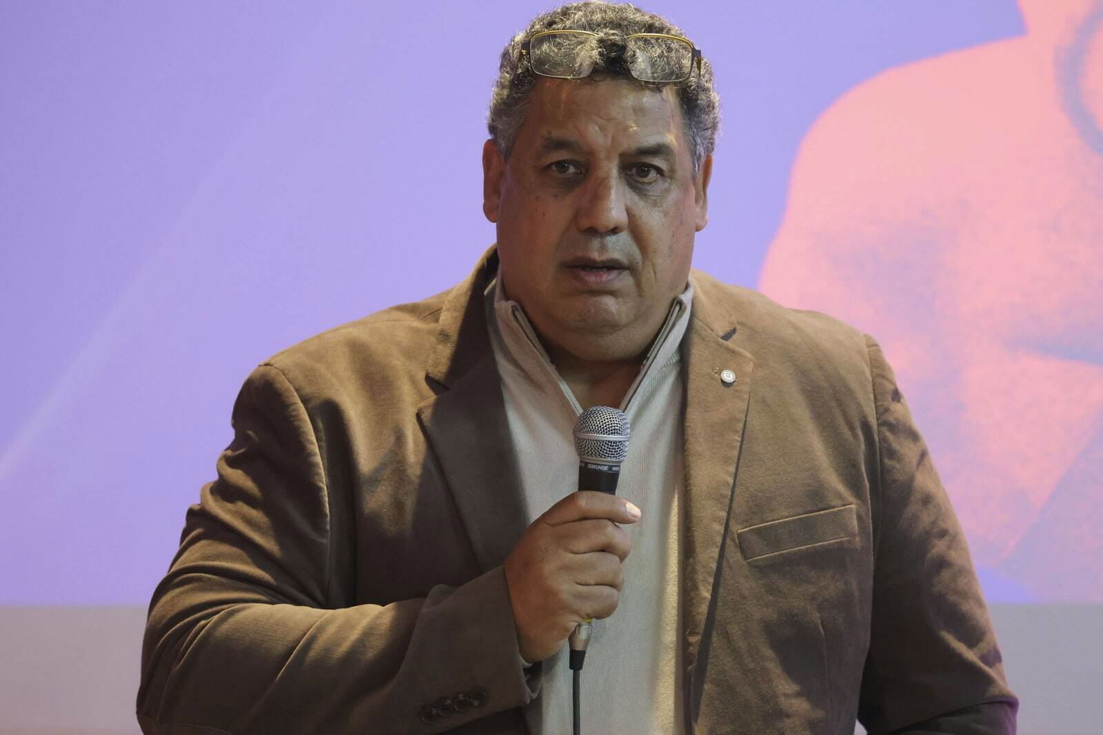 Serge Blanco, légende du rugby français, se lance dans la course aux ...