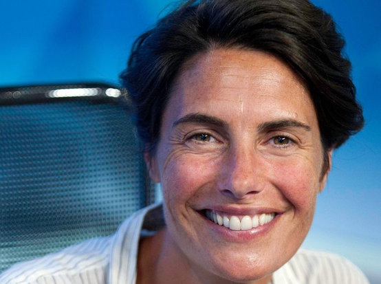 Alessandra Sublet de retour dans C à vous : le bel hommage de Mohamed ...