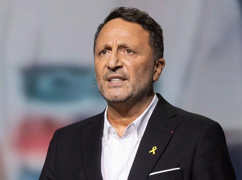 Arthur trop tactile avec les candidates d’À prendre ou à laisser ? Il ...