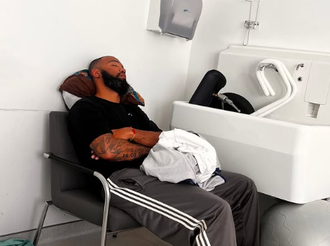 "Moi je ne dors pas" : Kelly Vedovelli partage une photo du papa de ses ...