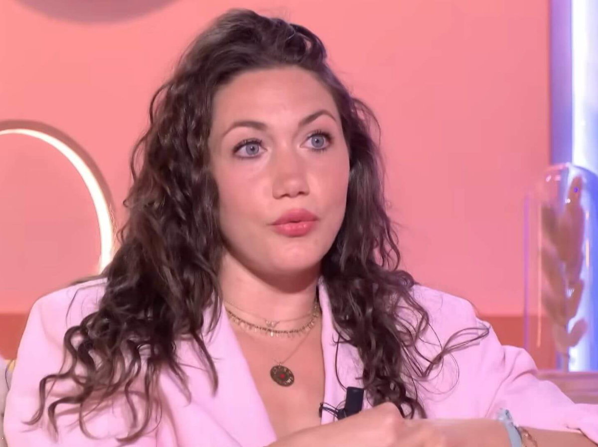 Louise Chabat assume son statut de "nepo baby" : "Je suis la ...