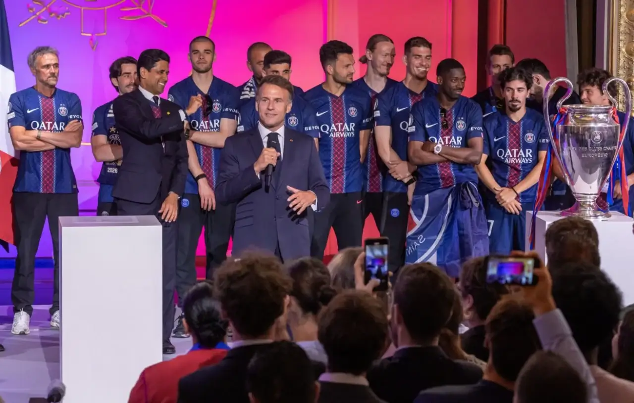 Kylian Mbappé taclé par Emmanuel Macron après la victoire du PSG ...