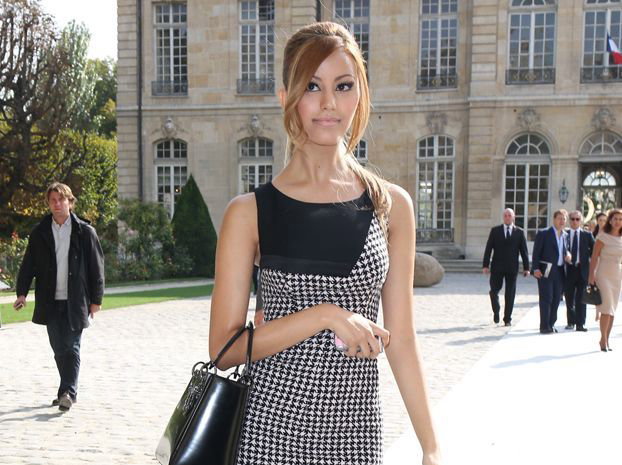 Zahia Dehar réagit aux blagues à son sujet dans l'émission "Dans la ...